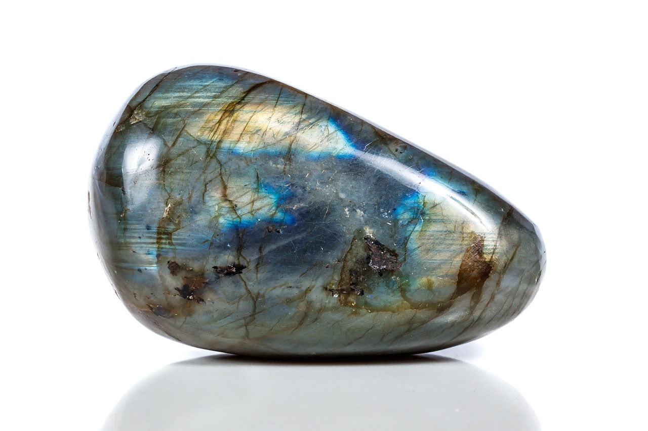 Labradorite: Complete Guide to Properties & Meanings